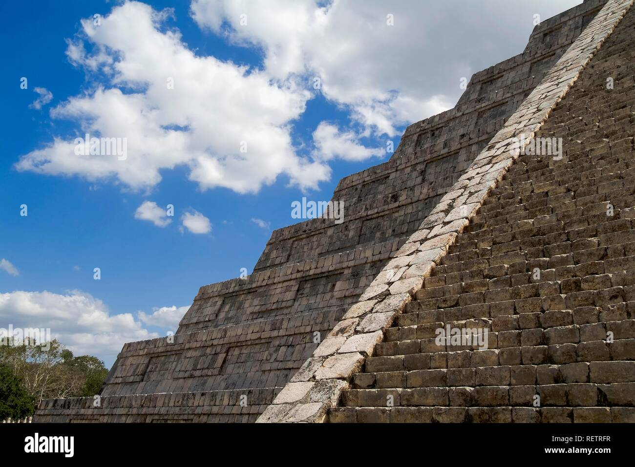 Chichen Itza, Stairs of the stepped pyramid of Kukulkan, El Castillo ...