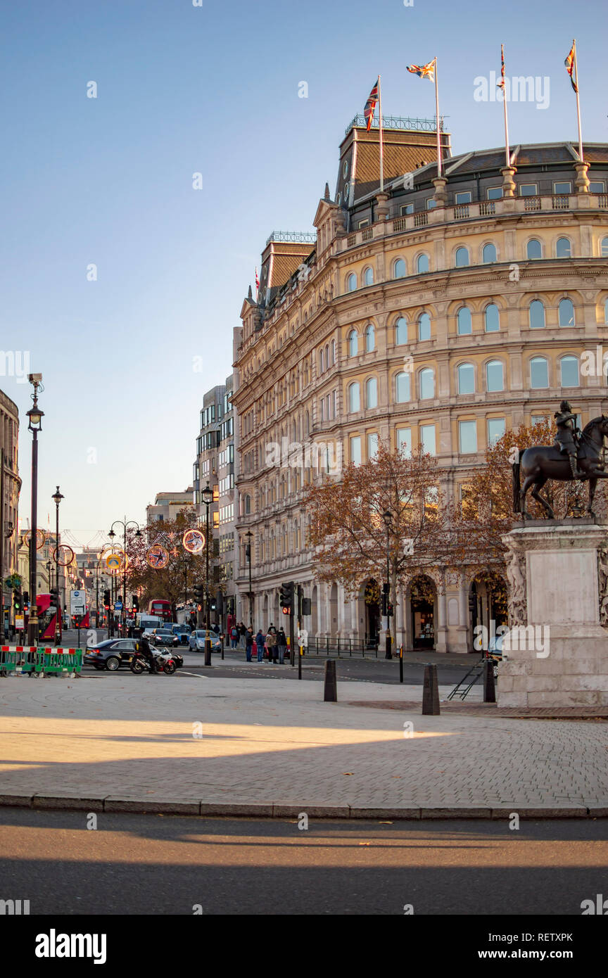 Trafalgar Square, London, England - November 18, 2018: Trafalgar Square ...