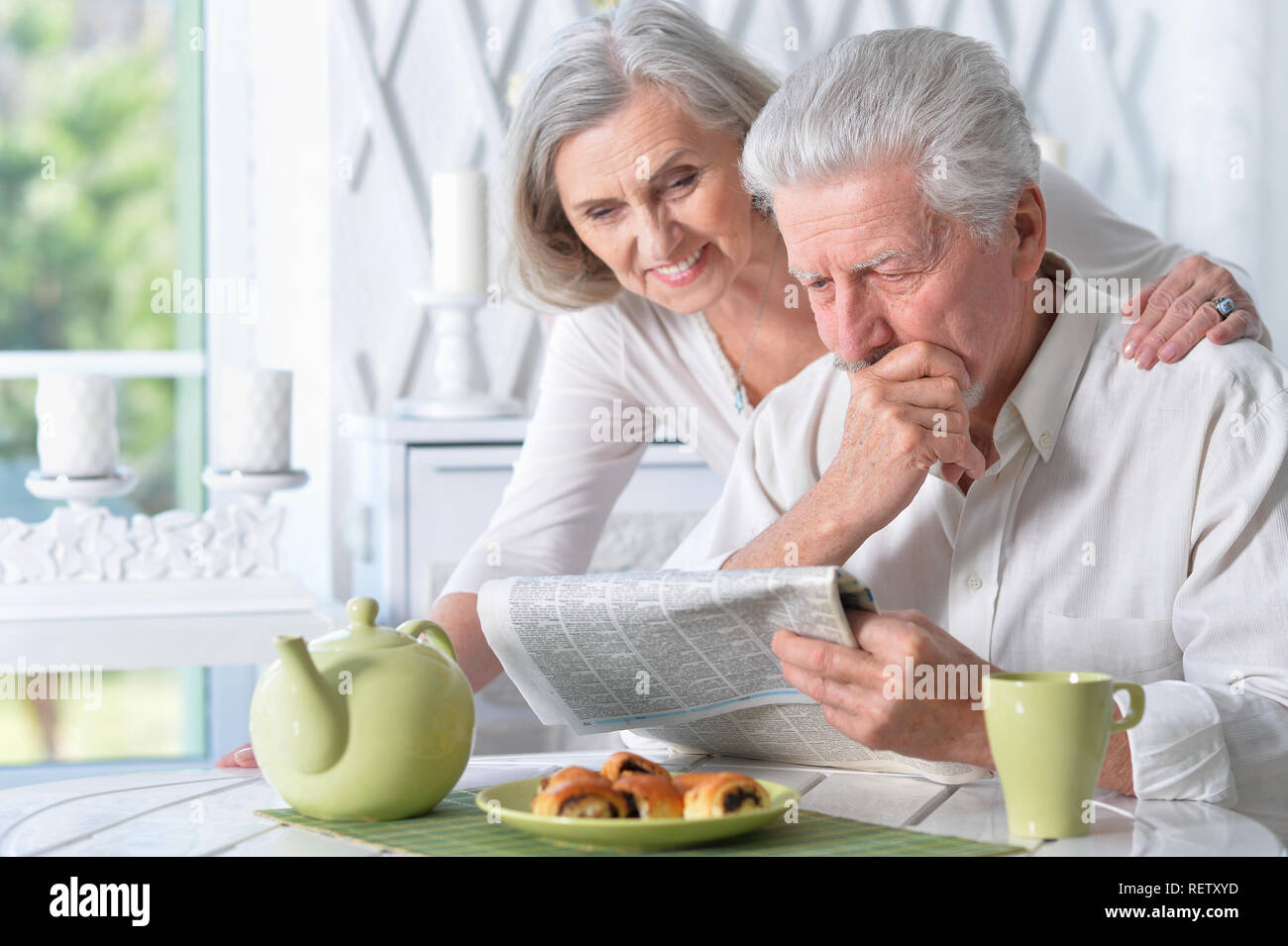 Newspaper elderly portrait hi-res stock photography and images - Alamy