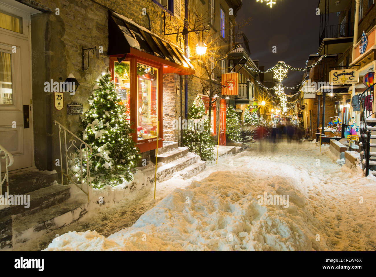 old Quebec city in winter Stock Photo - Alamy