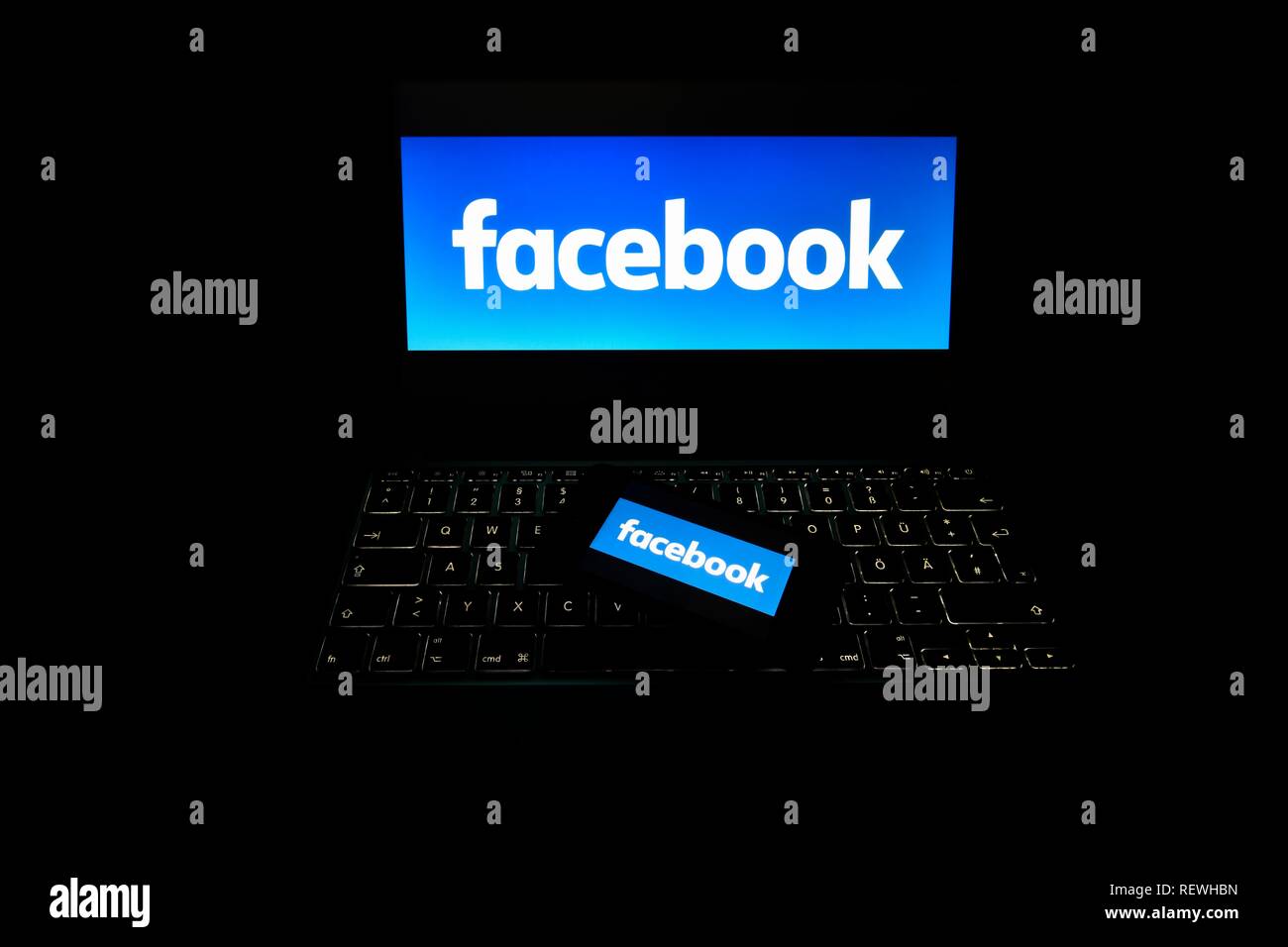 Facebook logo security hi-res stock photography and images - Alamy