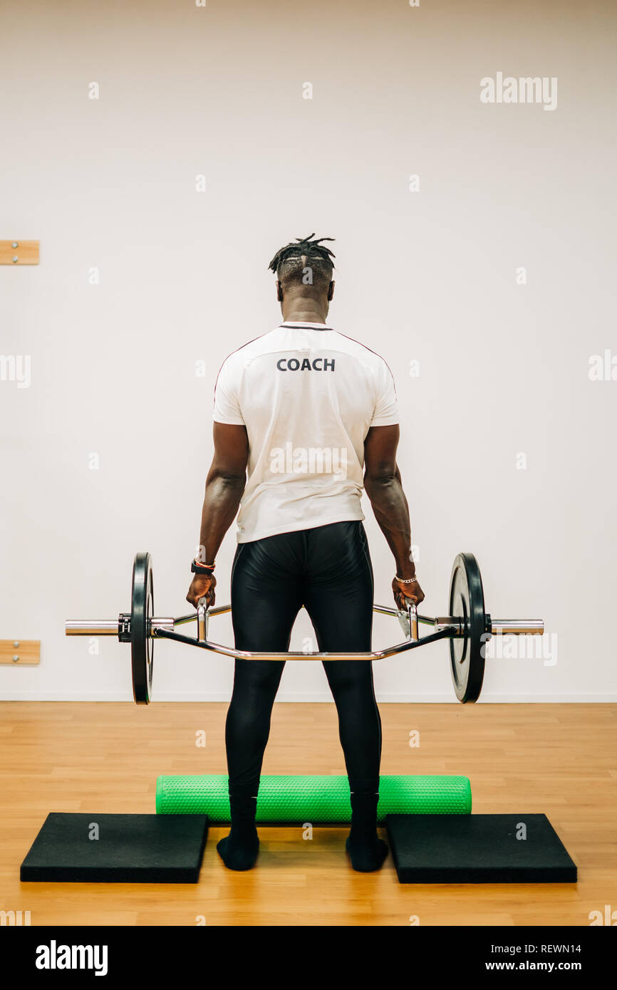 Male bodybuilder doing squats barbell hi-res stock photography and ...