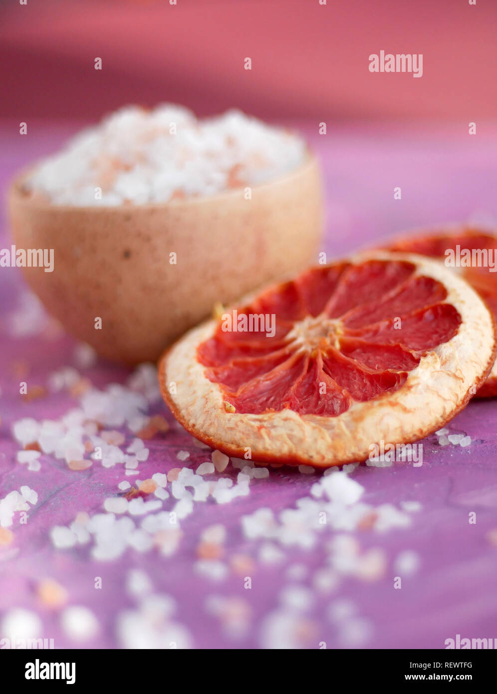 Natural skincare ingredients - pink grapefruit and himalayan salt Stock ...