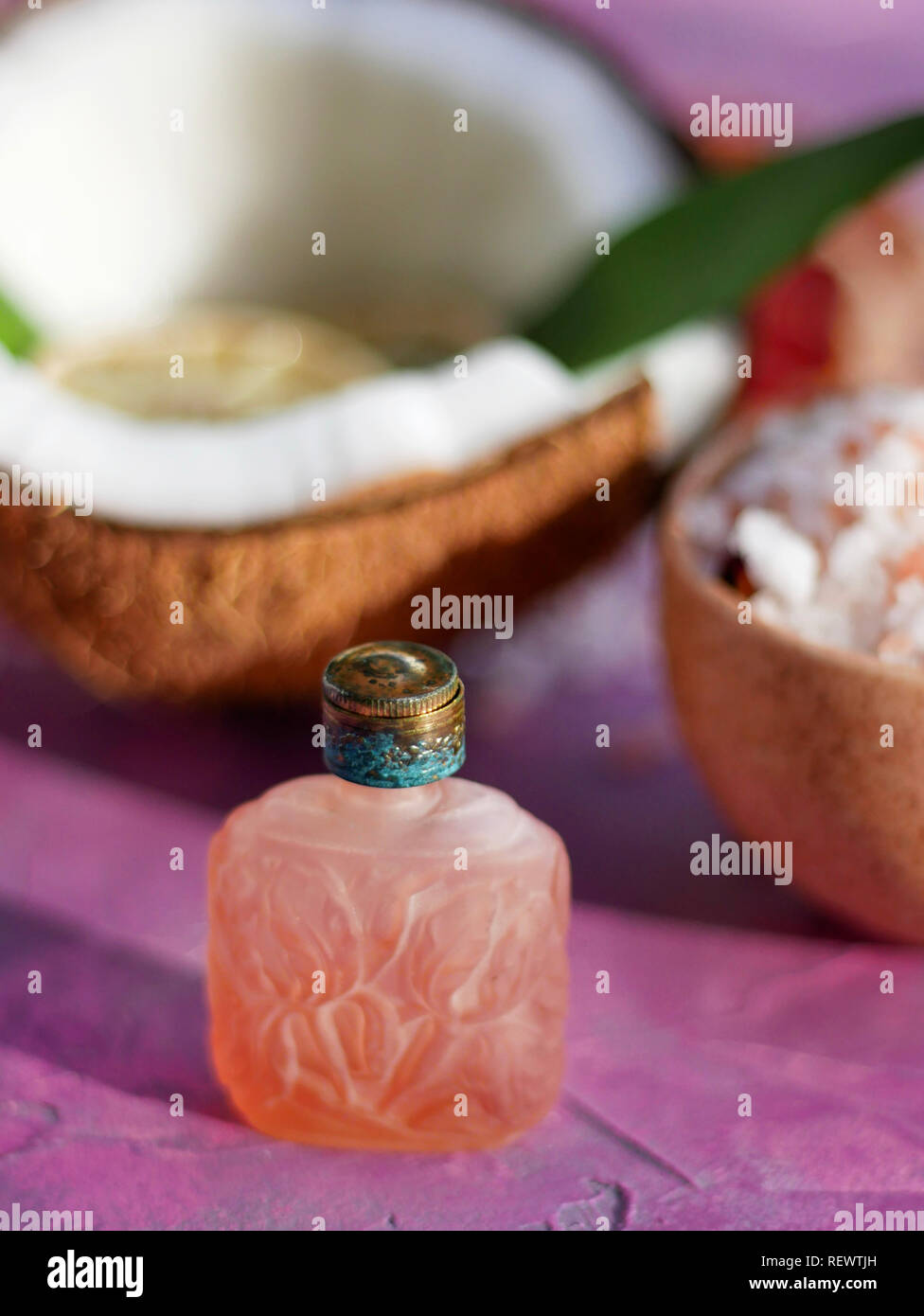 Pink glass perfume bottle hi-res stock photography and images - Alamy