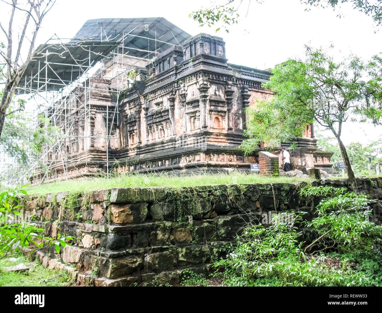 Polonnaruwa, Sri Lanka. The ruins of an ancient temple Stock Photo - Alamy