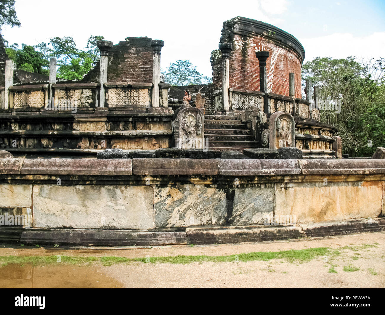 Polonnaruwa, Sri Lanka. The ruins of an ancient temple Stock Photo - Alamy