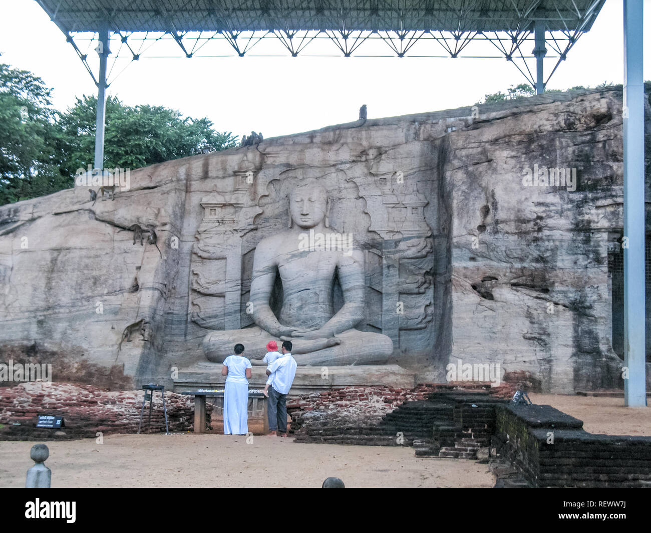 Polonnaruwa, Sri Lanka. The ruins of an ancient temple Stock Photo - Alamy