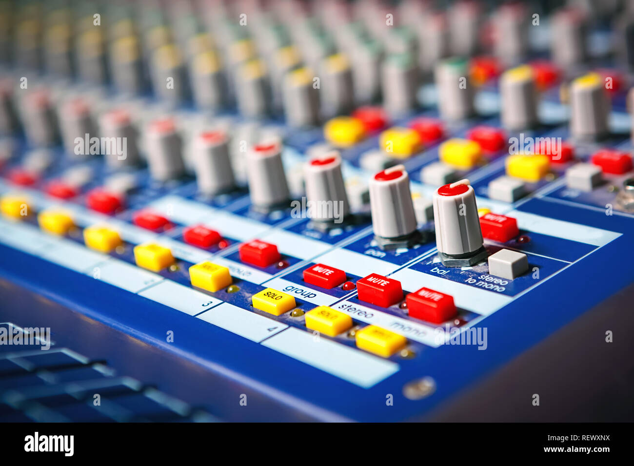 Sound engineer concert hi-res stock photography and images - Alamy