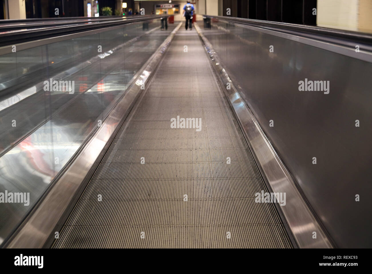 Moving sidewalk people transporter in airport Stock Photo - Alamy
