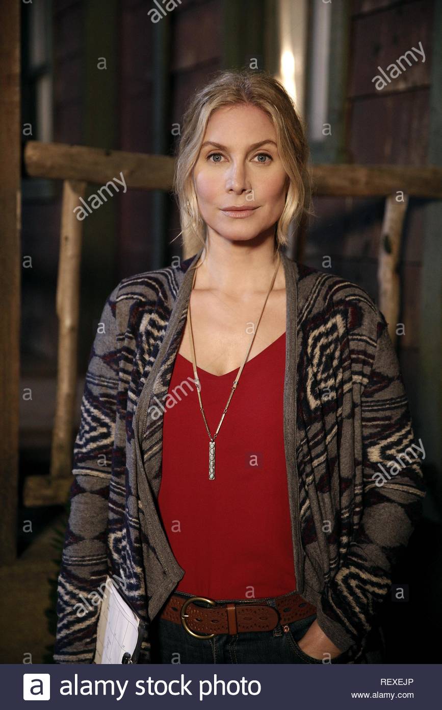 Elizabeth Mitchell High Resolution Stock Photography and Images - Alamy