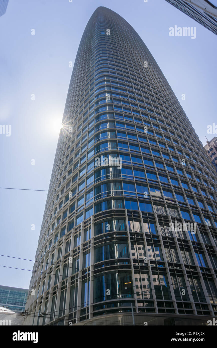 September 5, 2017 San Francisco/CA/USA - The new Salesforce tower is ...
