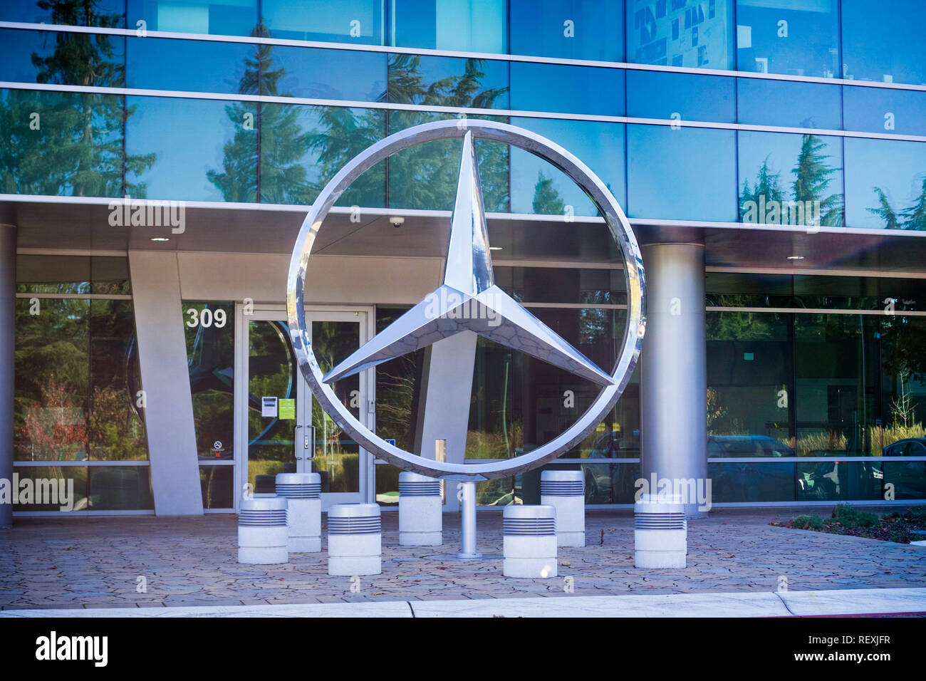 Mercedes headquarters building hi-res stock photography and images - Alamy