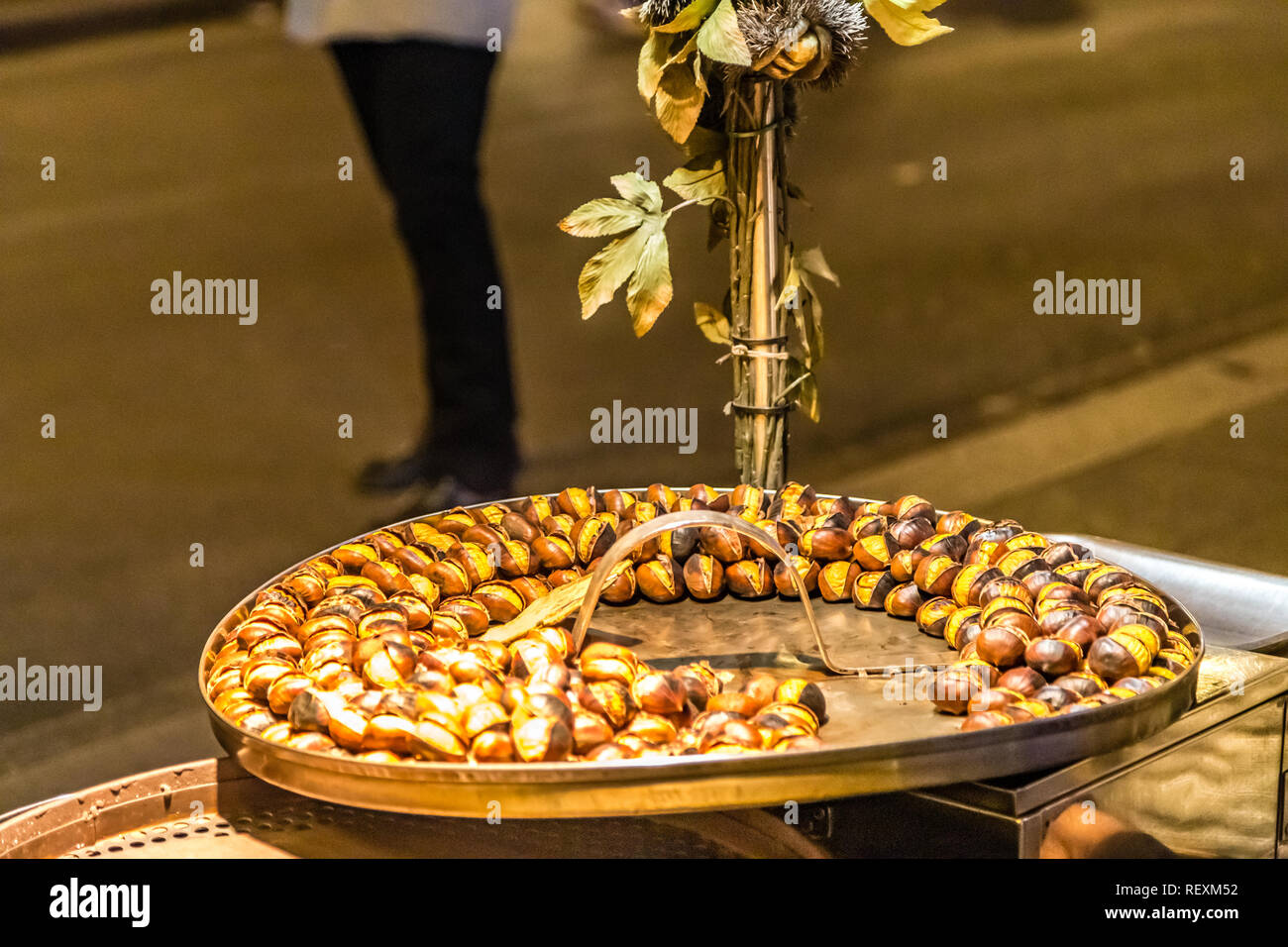 Open fire roasting chestnuts hi-res stock photography and images - Alamy