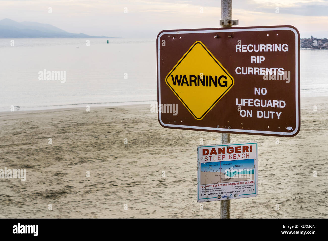 Rip currents warning sign hi-res stock photography and images - Alamy
