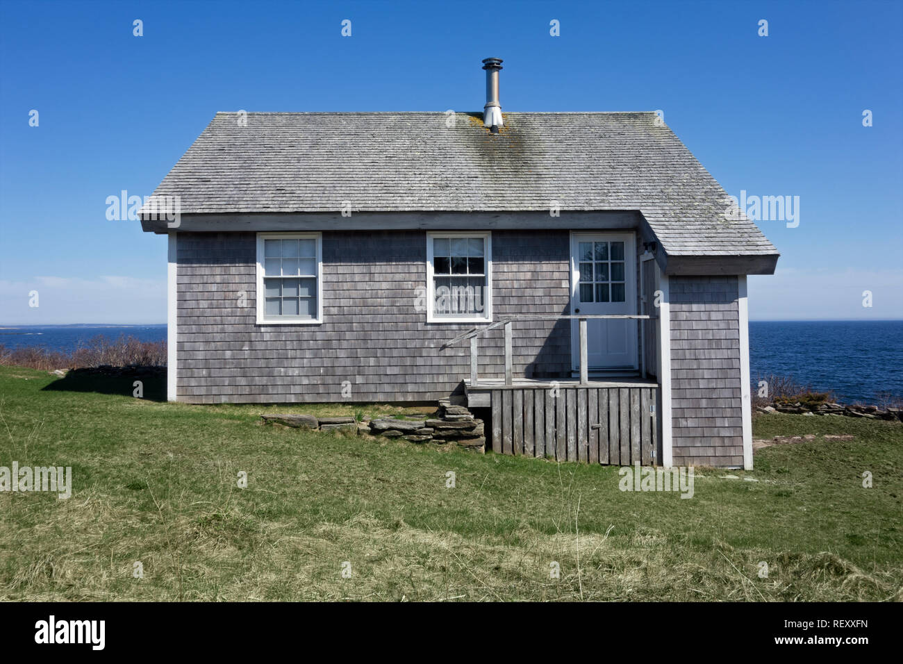 Small house on top hill hi-res stock photography and images - Alamy