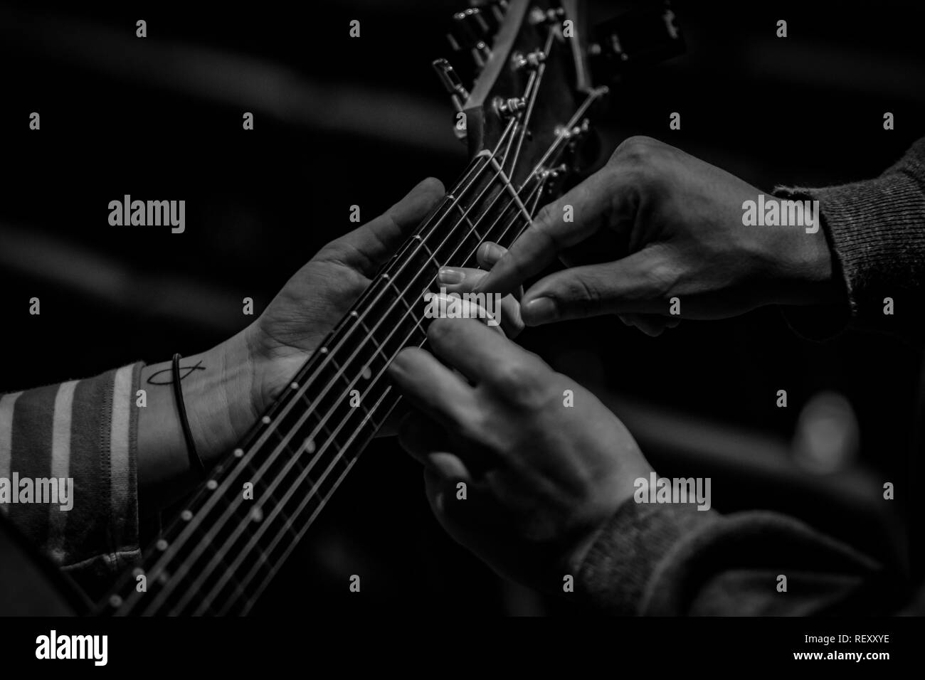 Guitar lesson hi-res stock photography and images - Alamy