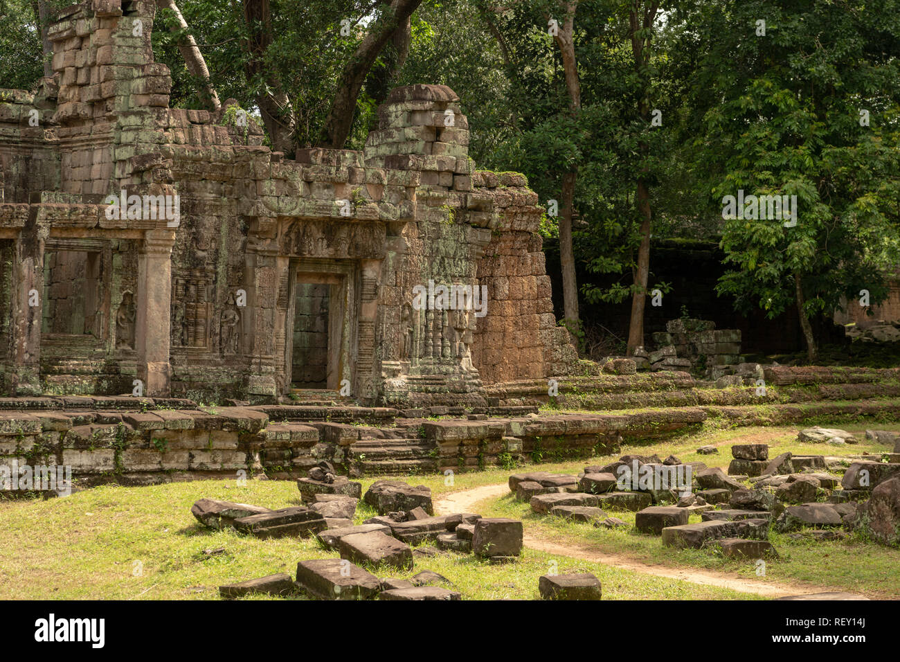 Ruined stone blocks hi-res stock photography and images - Alamy