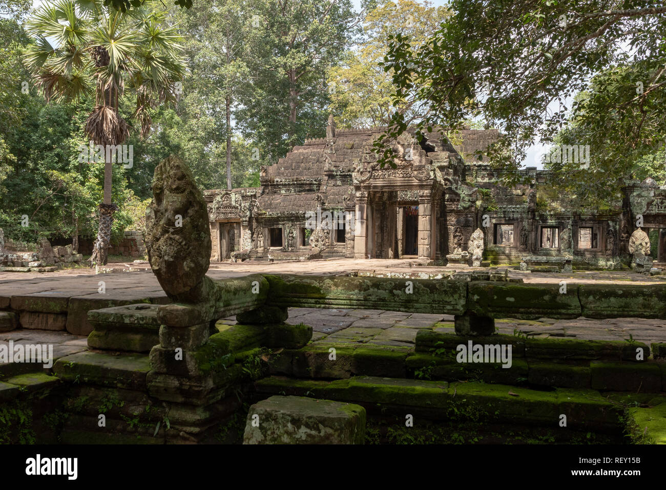 Stone snake head at Banteay Kdei entrance Stock Photo - Alamy
