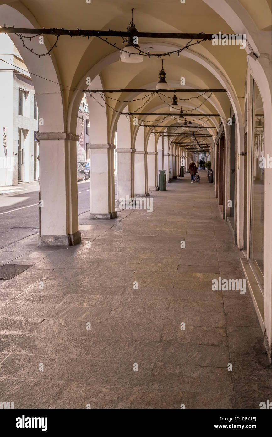 Walkway with arches hi-res stock photography and images - Alamy