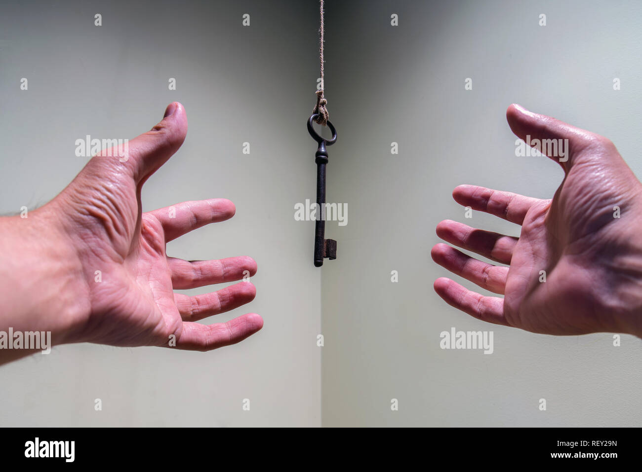 Hand holding skeleton key hi-res stock photography and images - Alamy