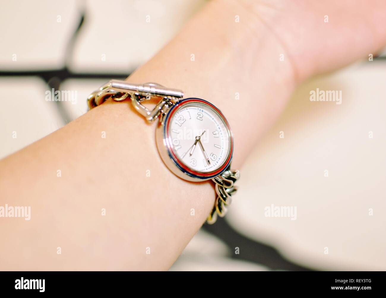 Silver luxury clock hi-res stock photography and images - Alamy