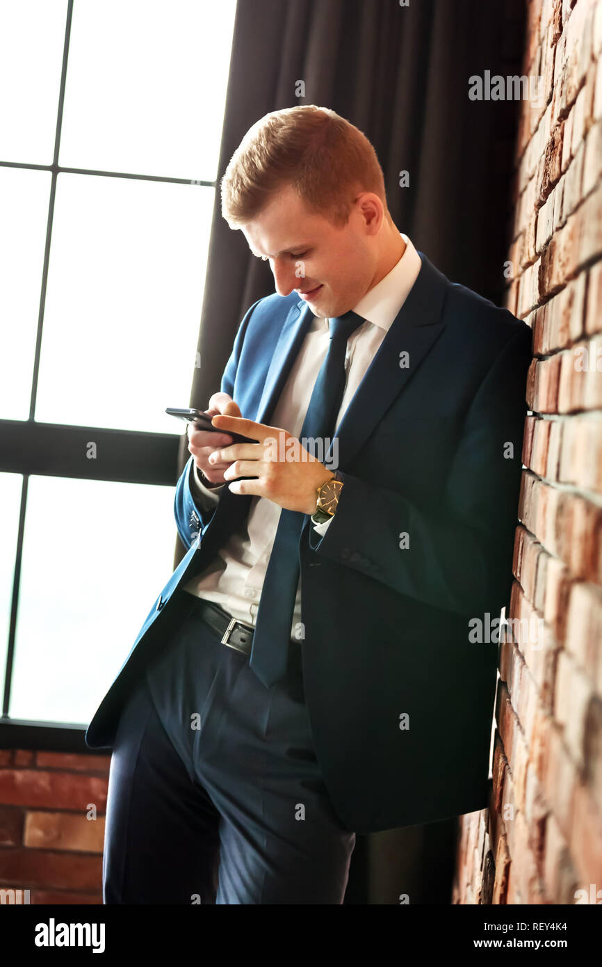 Using young businessperson hi-res stock photography and images - Alamy