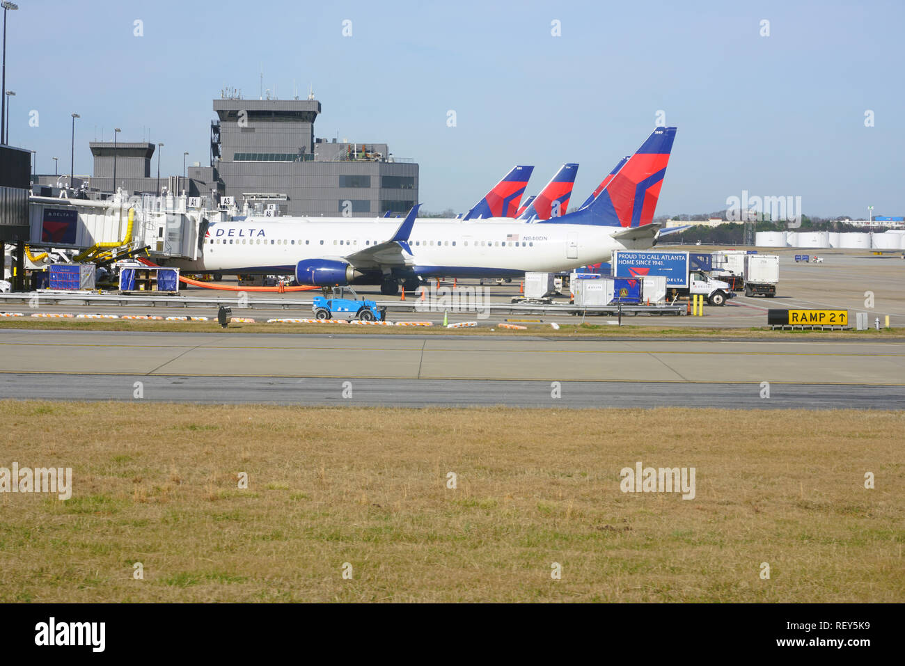Atlanta international airport delta hi-res stock photography and images ...