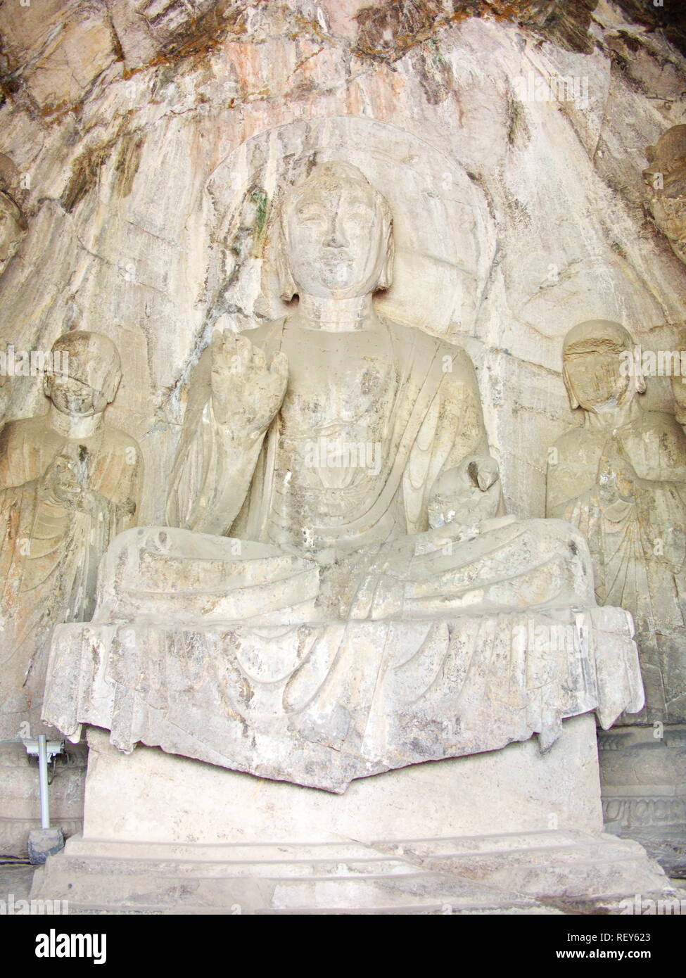 Luoyang Longmen grottoes. Buddha and the stone caves and sculptures in ...