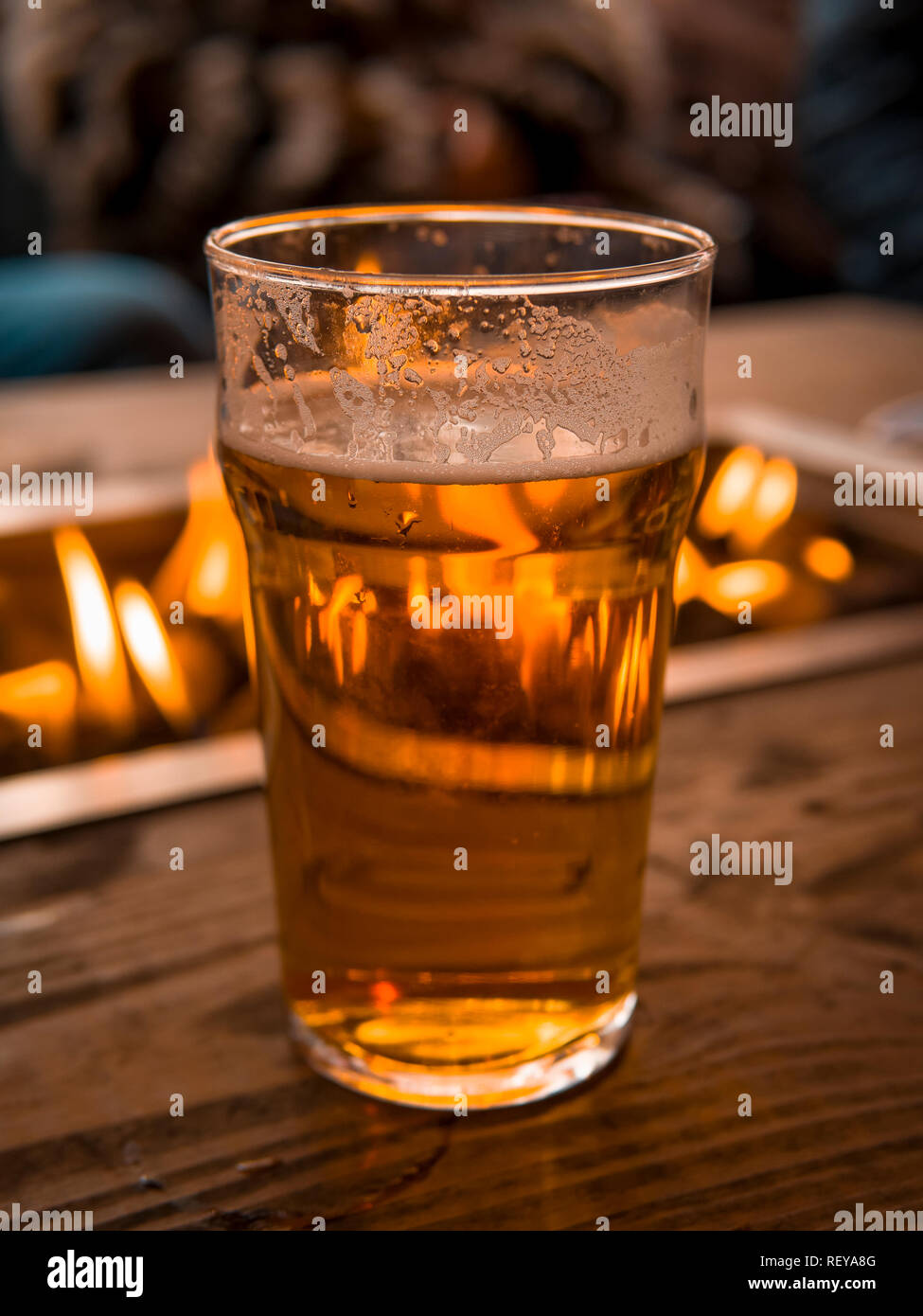Pub with roaring fire hi-res stock photography and images - Alamy