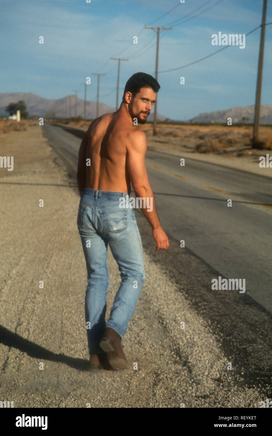 LOS ANGELES, CA - OCTOBER 24: (EXCLUSIVE) Actor Robert Kelker-Kelly ...