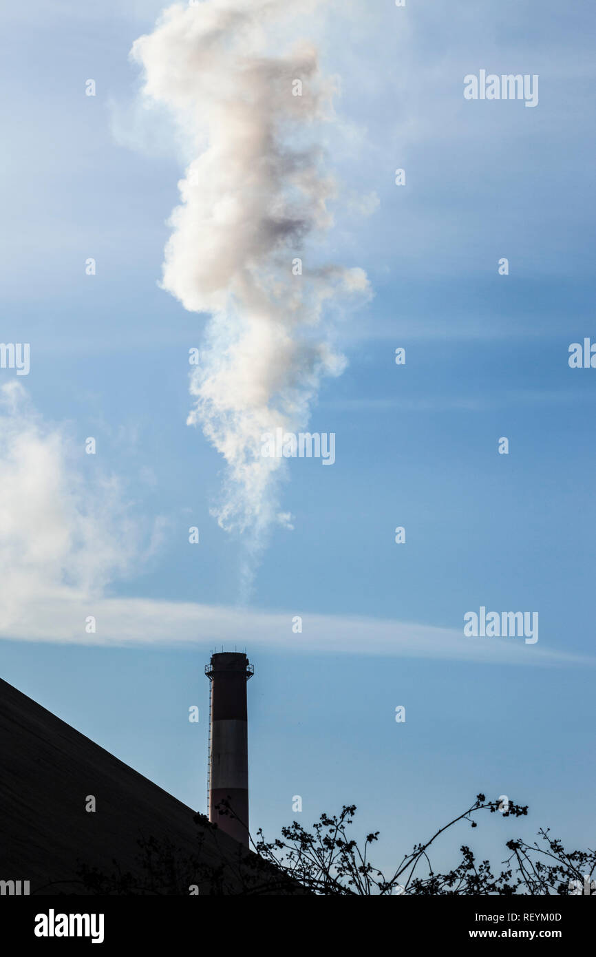 Smoke Stack Emissions High Resolution Stock Photography and Images - Alamy