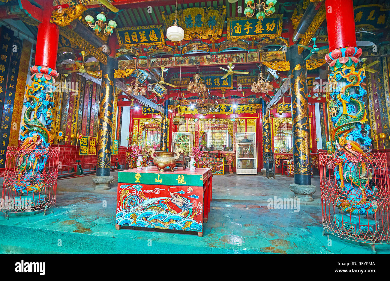 Long shan tang temple hi-res stock photography and images - Alamy