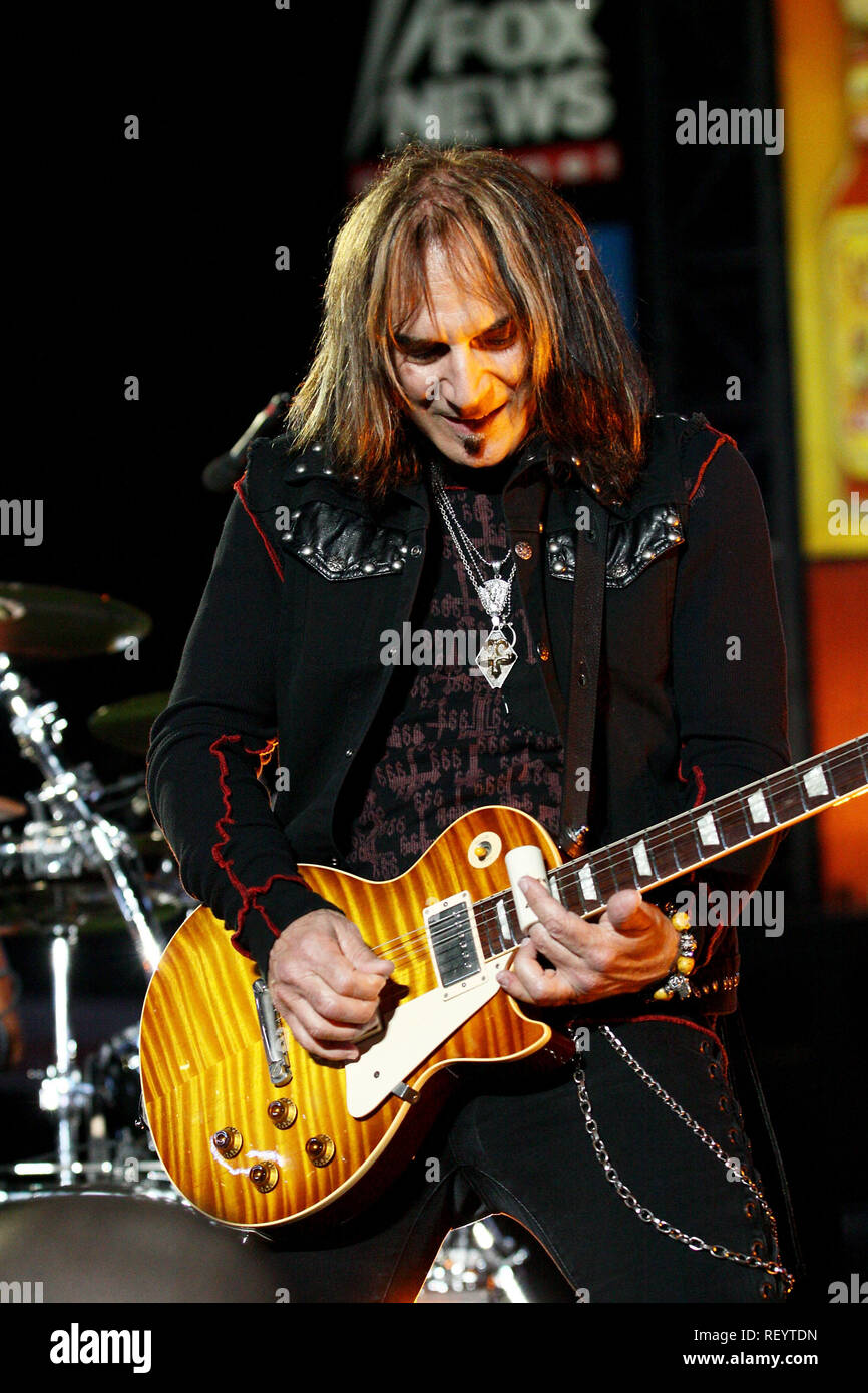 2012 new york mets summer concert series hi-res stock photography and ...