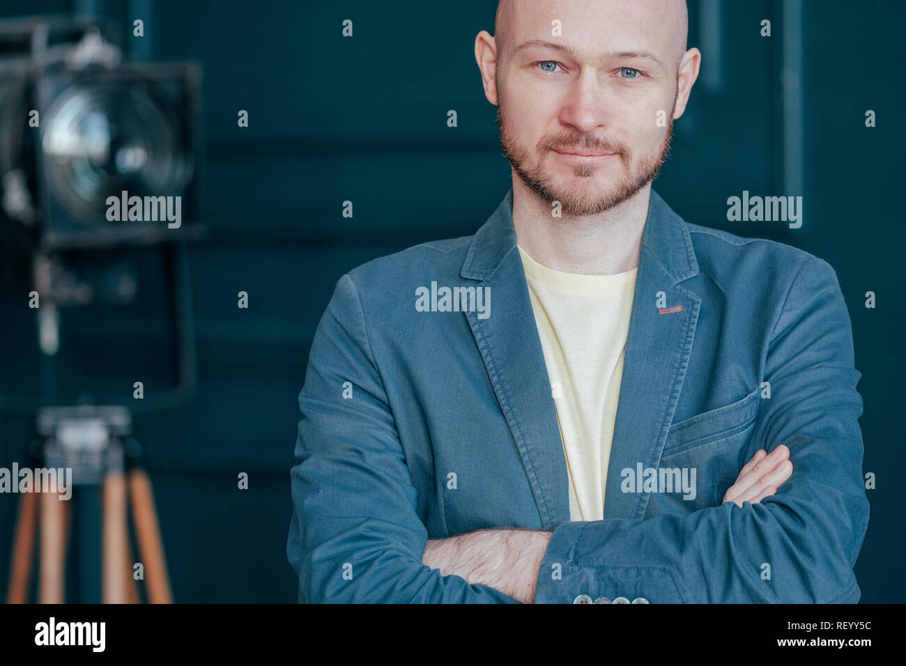Male tv host hi-res stock photography and images - Alamy
