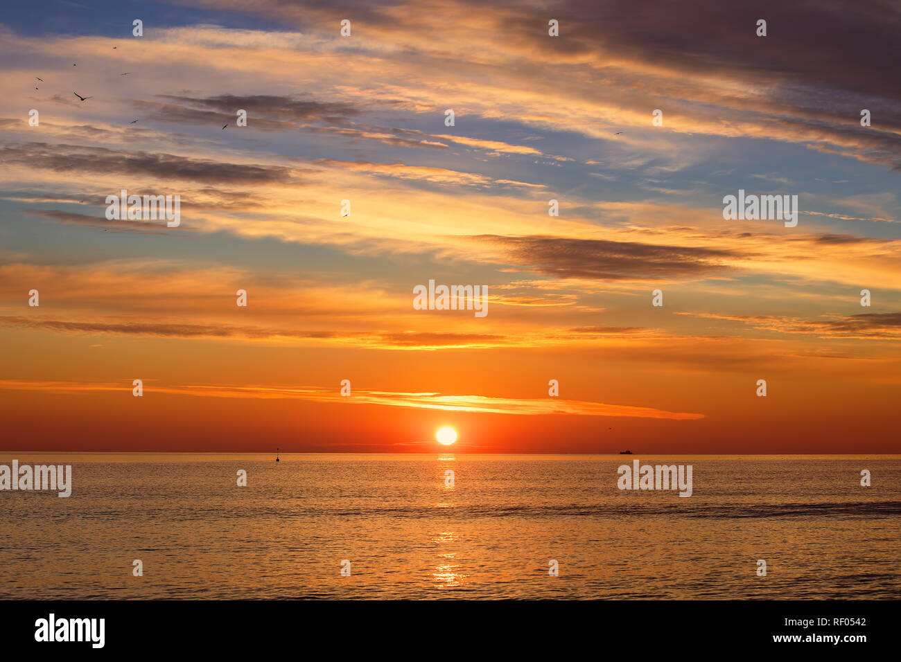 Beautiful shot sea sunshine hi-res stock photography and images - Alamy