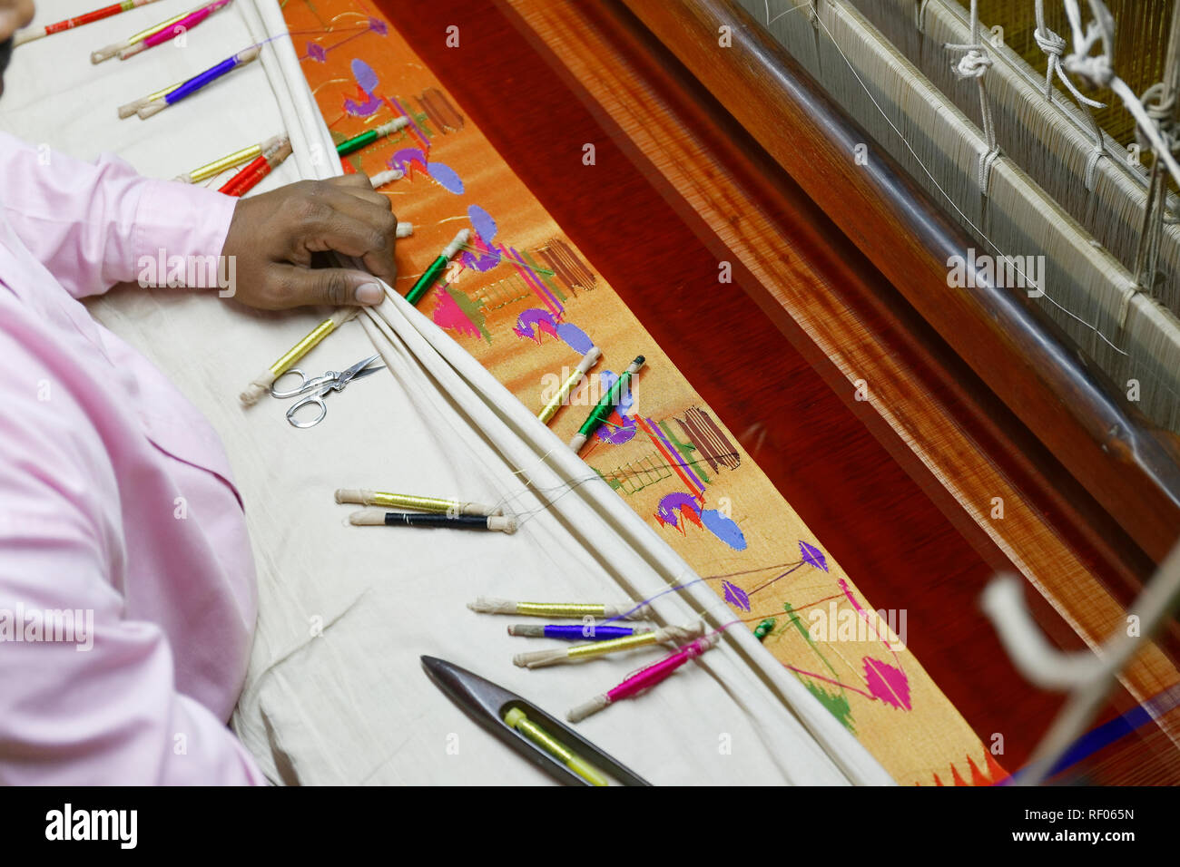 Maharashtra, India: January 20, 2019:Weaving of Paithani saree using ...