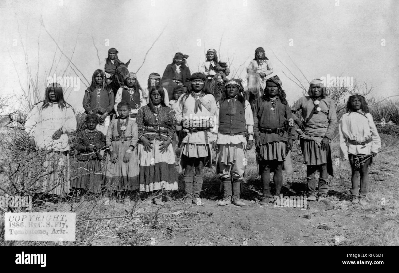 Geronimo apache warriors hi-res stock photography and images - Alamy