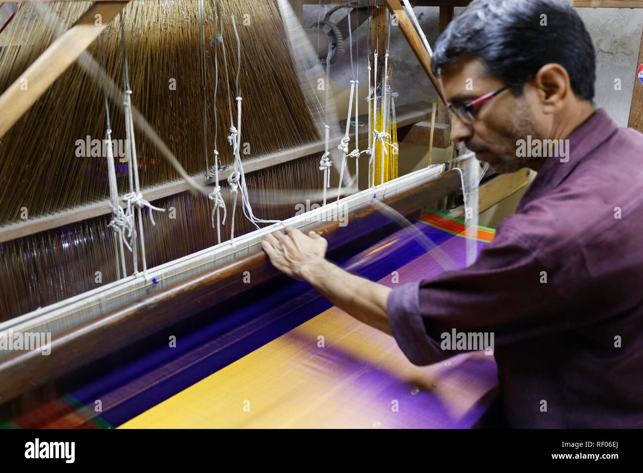 Maharashtra, India: January 20, 2019:Weaving of Paithani saree using ...