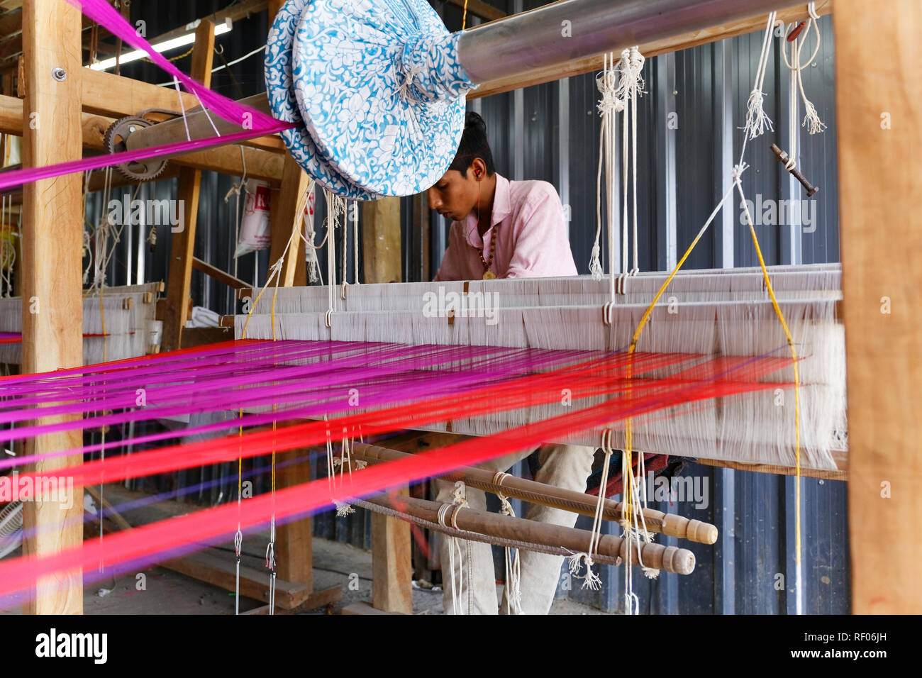 Maharashtra, India: January 20, 2019:Weaving of Paithani saree using ...