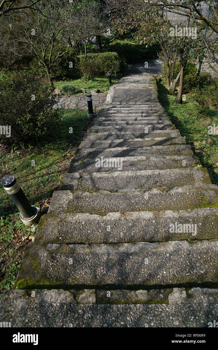 Pathway down the hill surrounded by green nature Stock Photo - Alamy