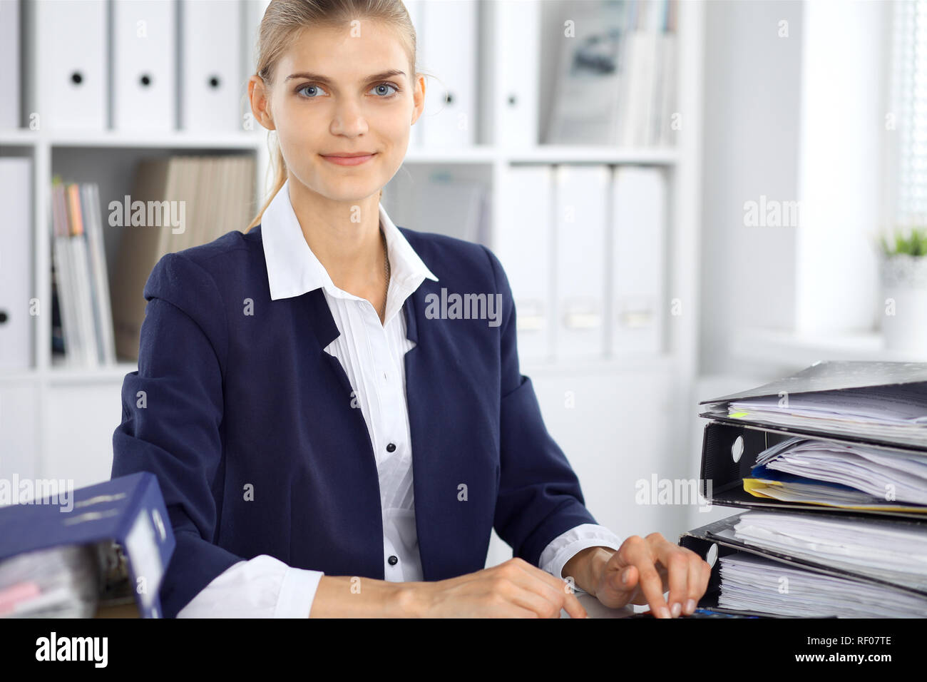 Financial advisor student hi-res stock photography and images - Alamy