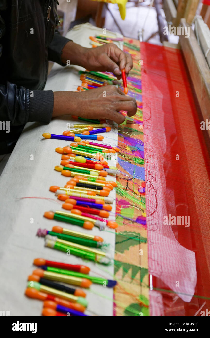 Maharashtra, India: January 20, 2019:Weaving of Paithani saree using ...