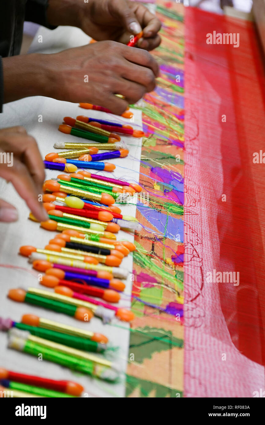 Maharashtra, India: January 20, 2019:Weaving of Paithani saree using ...