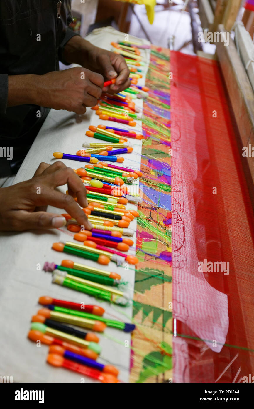 Maharashtra, India: January 20, 2019:Weaving of Paithani saree using ...