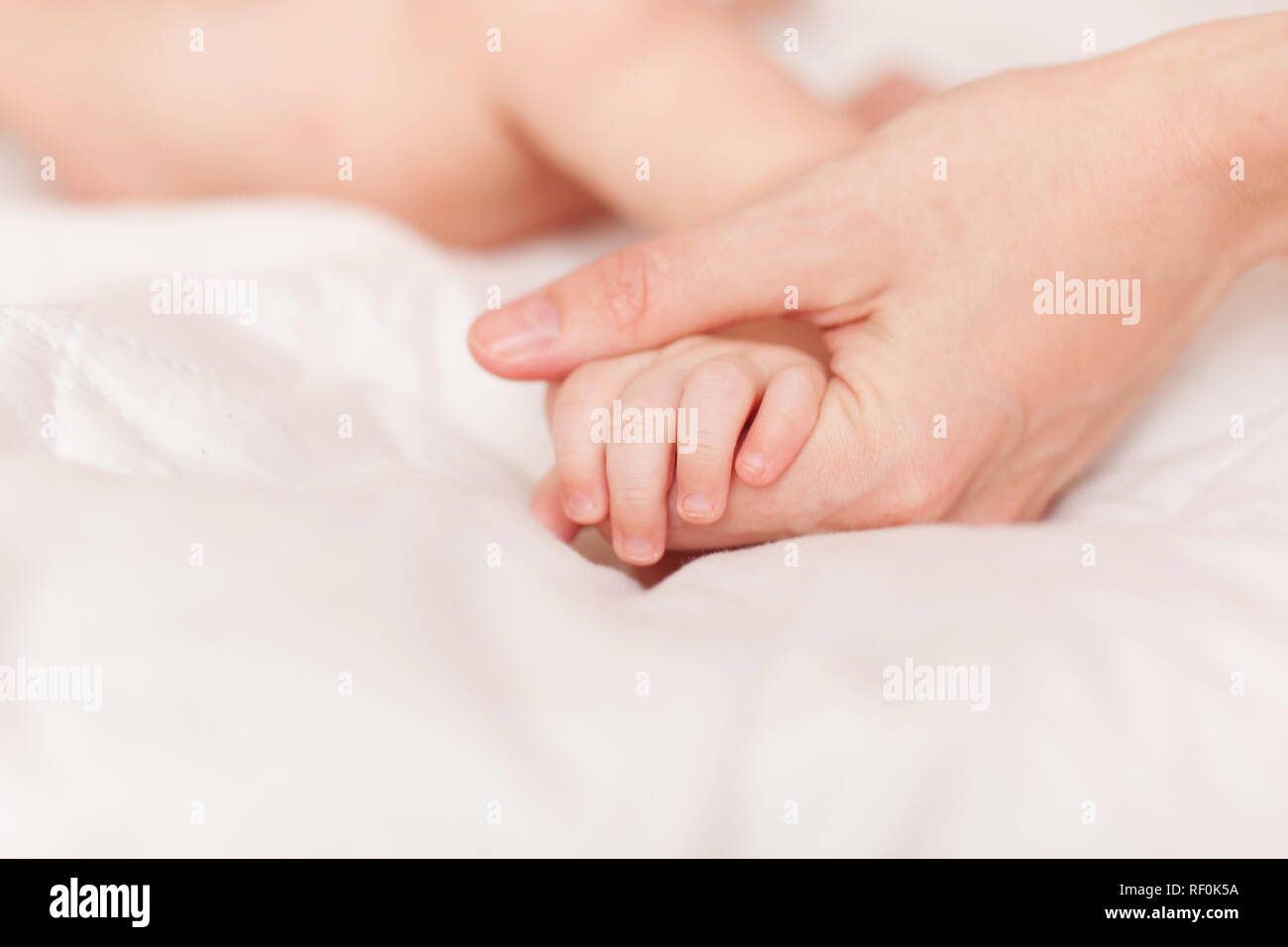 Hands of baby and his mother Stock Photo - Alamy