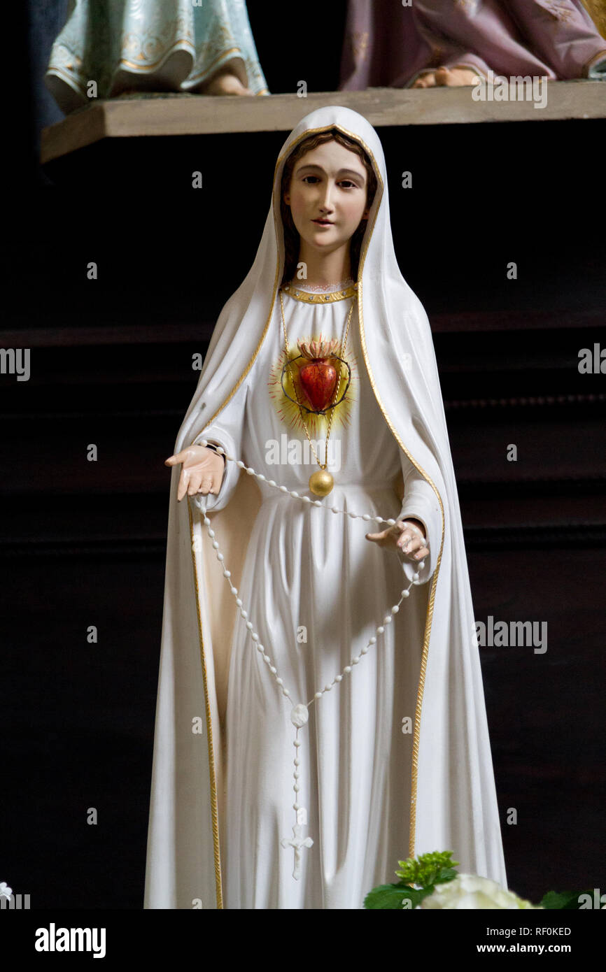 Our lady of fatima statue hi-res stock photography and images - Alamy