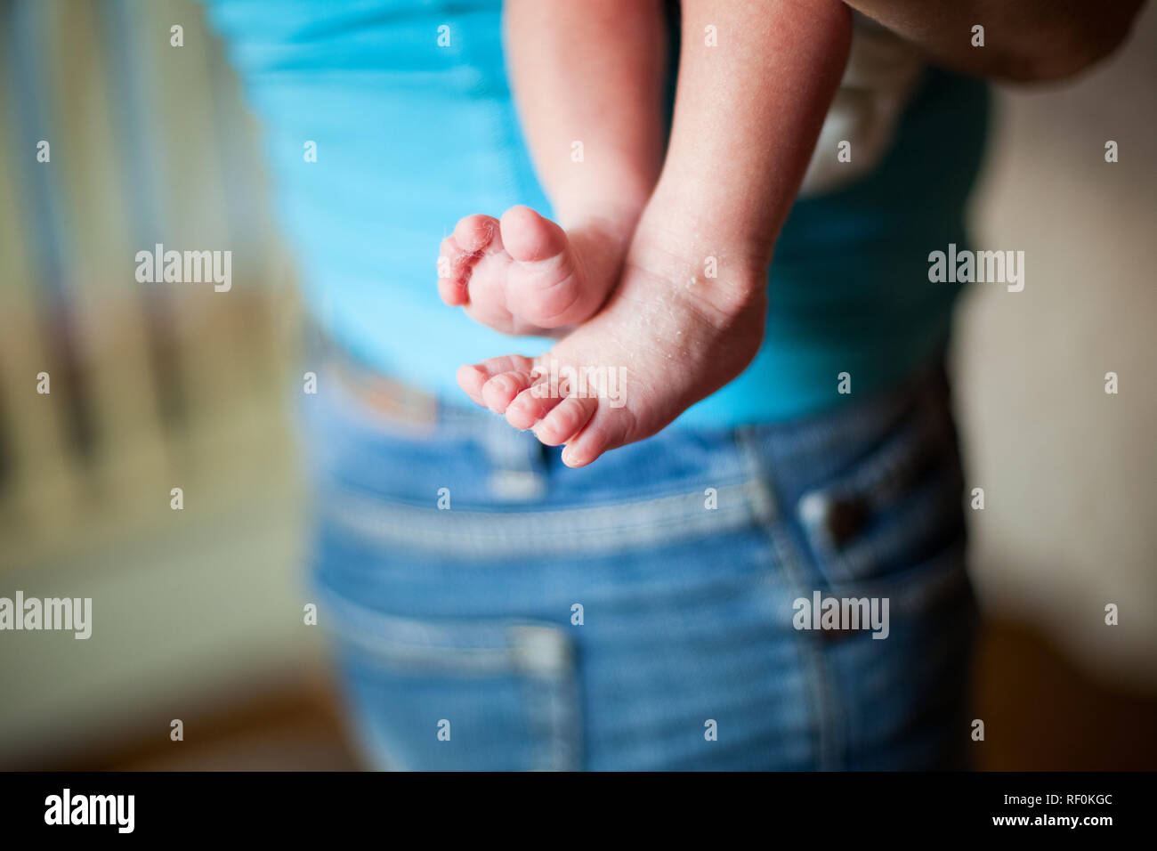 Little fingers. Legs newborn baby Stock Photo - Alamy
