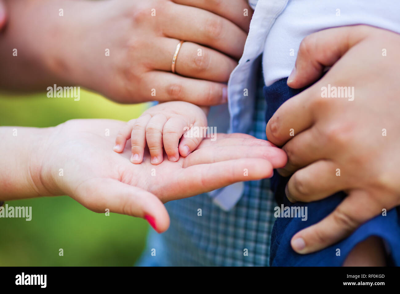 Hands of baby and his mother and father Stock Photo - Alamy