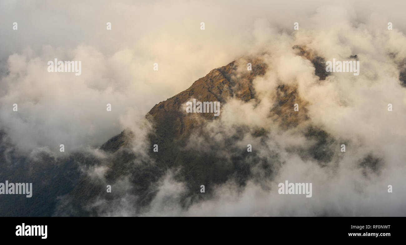 Peak of Nepal Annapurna Range under sun light in the dawn Stock Photo - Alamy