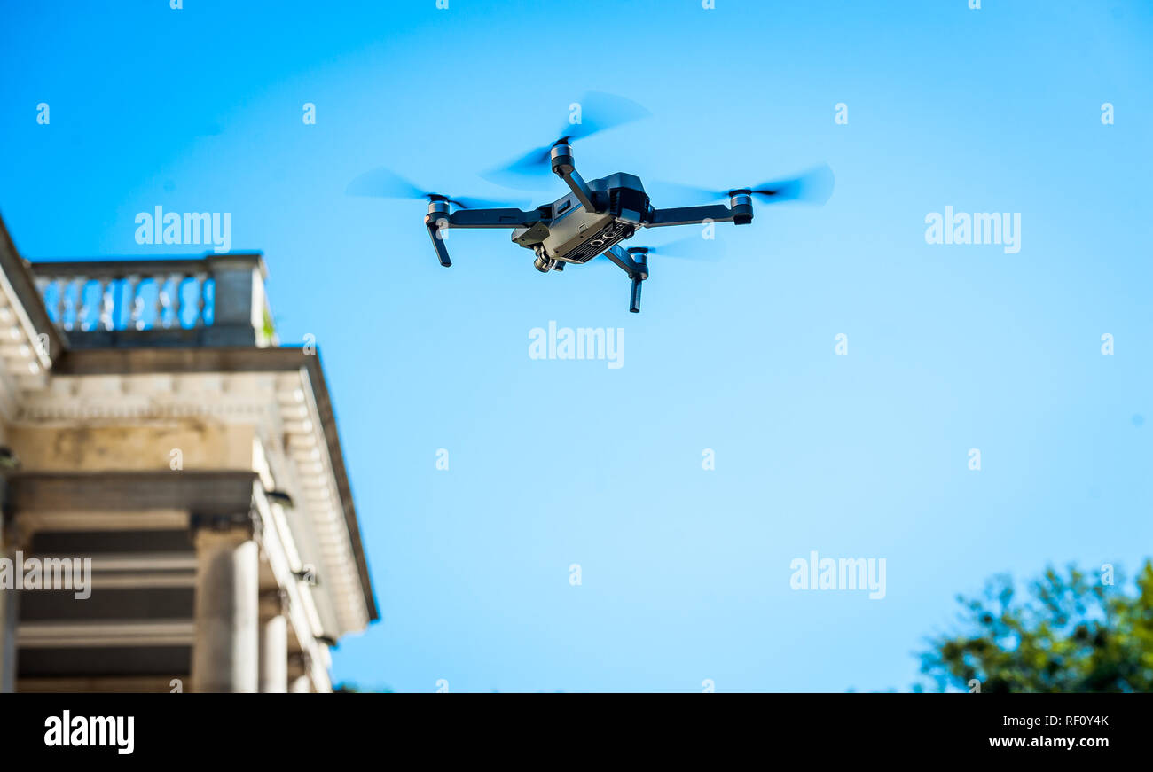 Camera flies hi-res stock photography and images - Alamy
